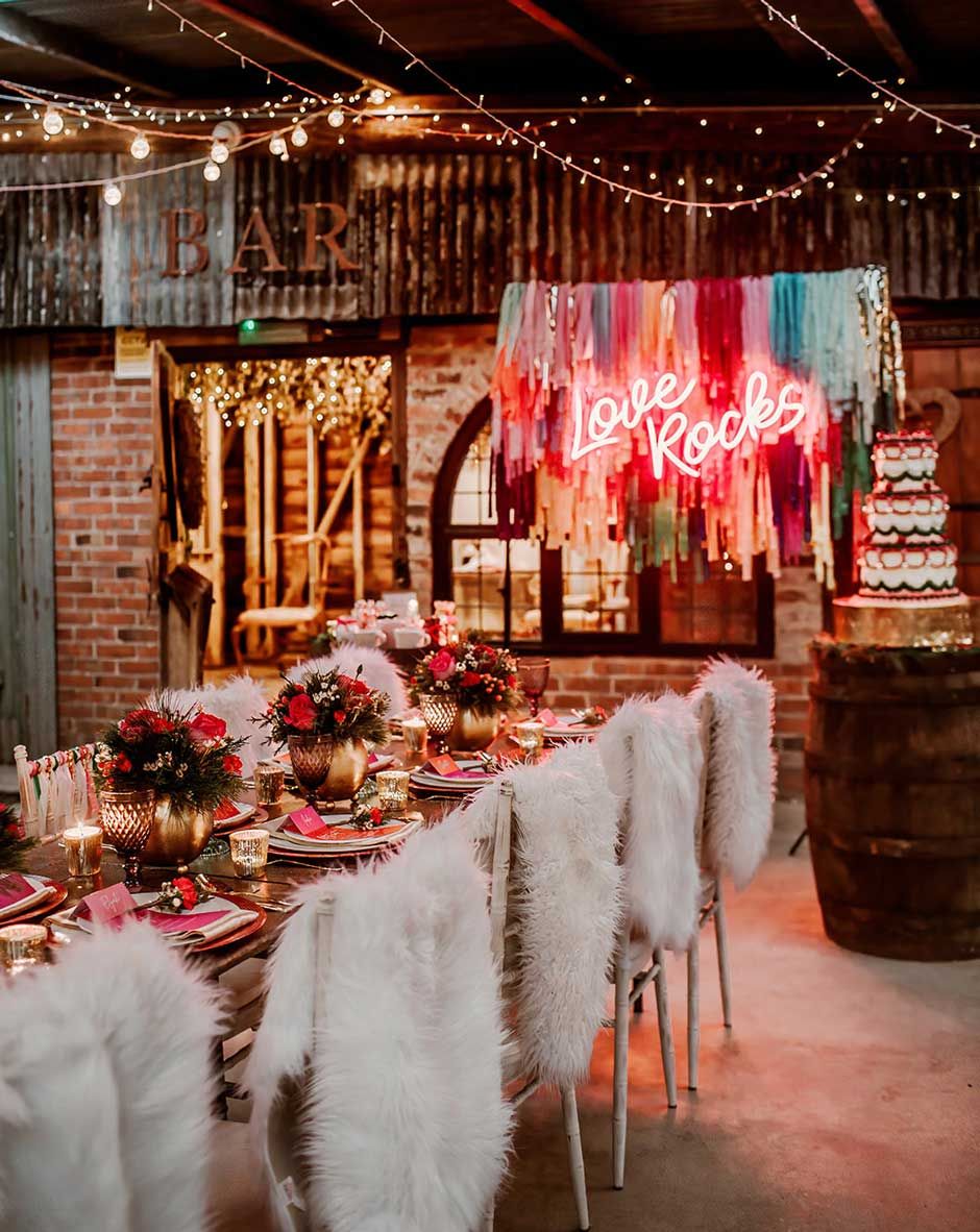 Streamer Decoration Ideas At Oak Tree Barn Winter Editorial